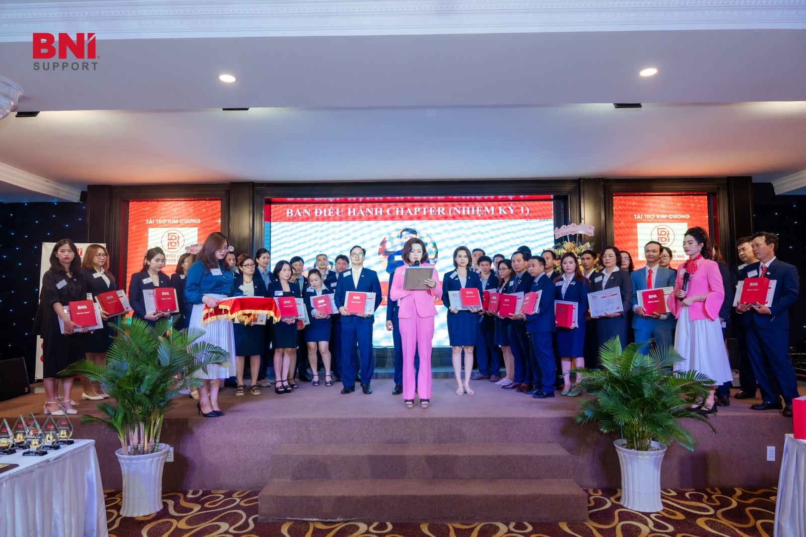 Tưng bừng ra mắt BNI Support Online Titanium Chapter do bà Hoàng Thị Phòng làm Giám đốc Phát ...